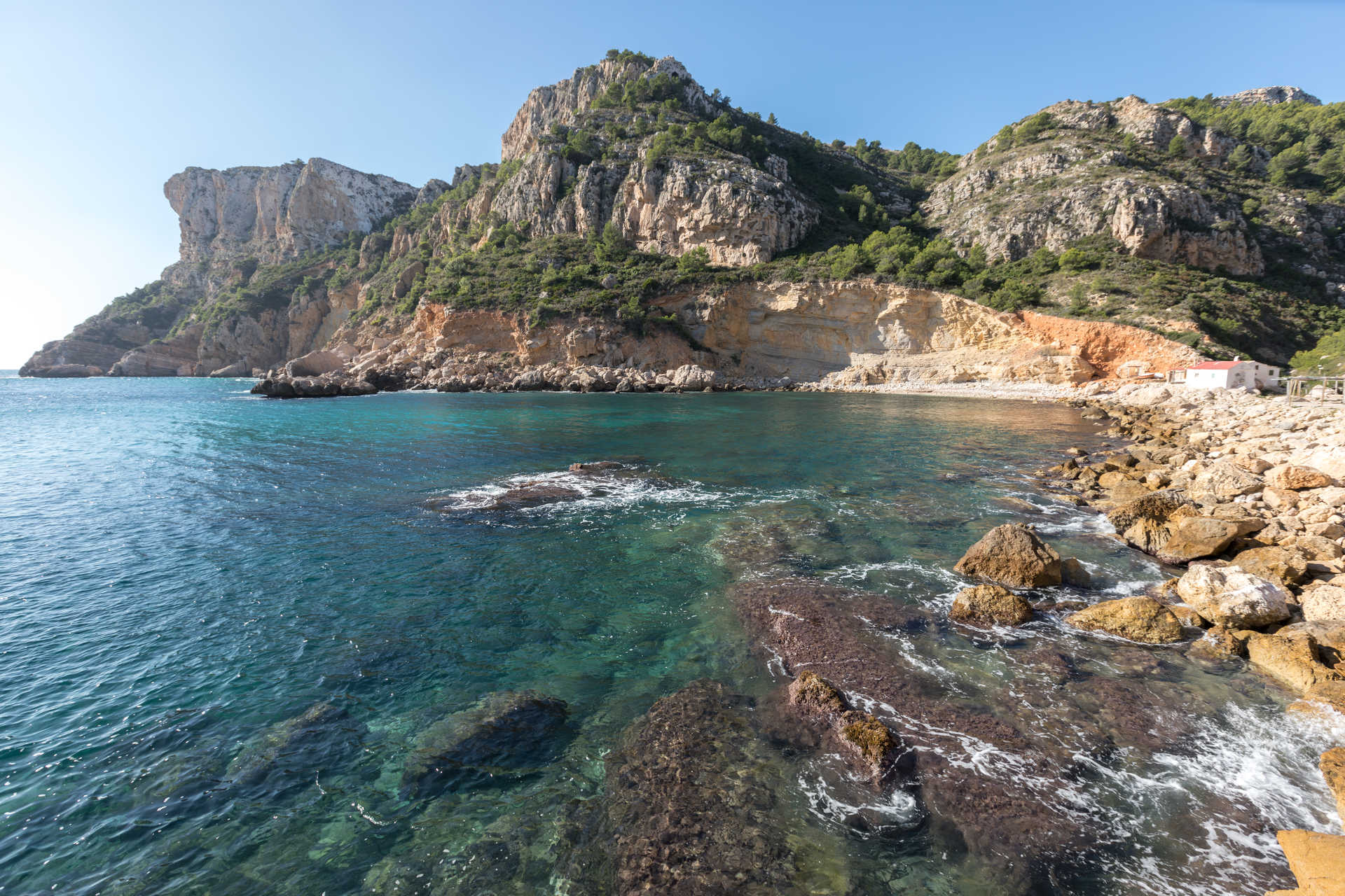 Las 7 mejores playas de Moraira: con bandera azul, salvajes, tranquilas...